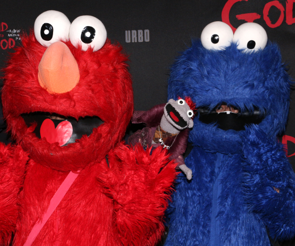 Elmo, Jeremy Jordan, Megan Hilty, and More Welcome Tyrone and Hand to ...