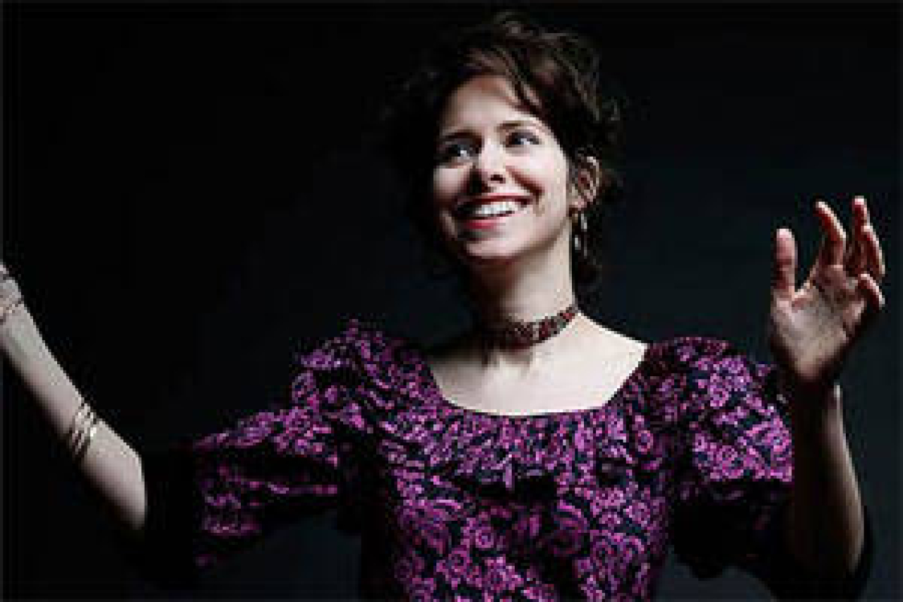 Cabaret Favorite Nellie McKay Performs "Don't Let the Sun Catch You ...