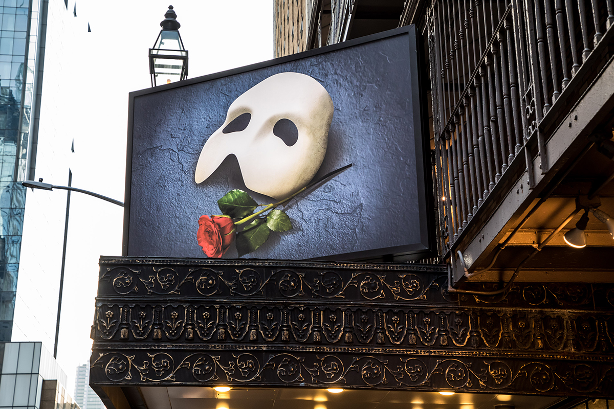 Inside the Final Broadway Performance of The Phantom of the Opera ...