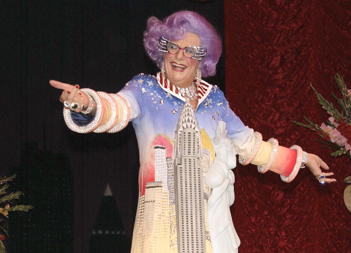 Barry Humphries, Aussie Comic Best Known as Dame Edna, Dies at 89 ...