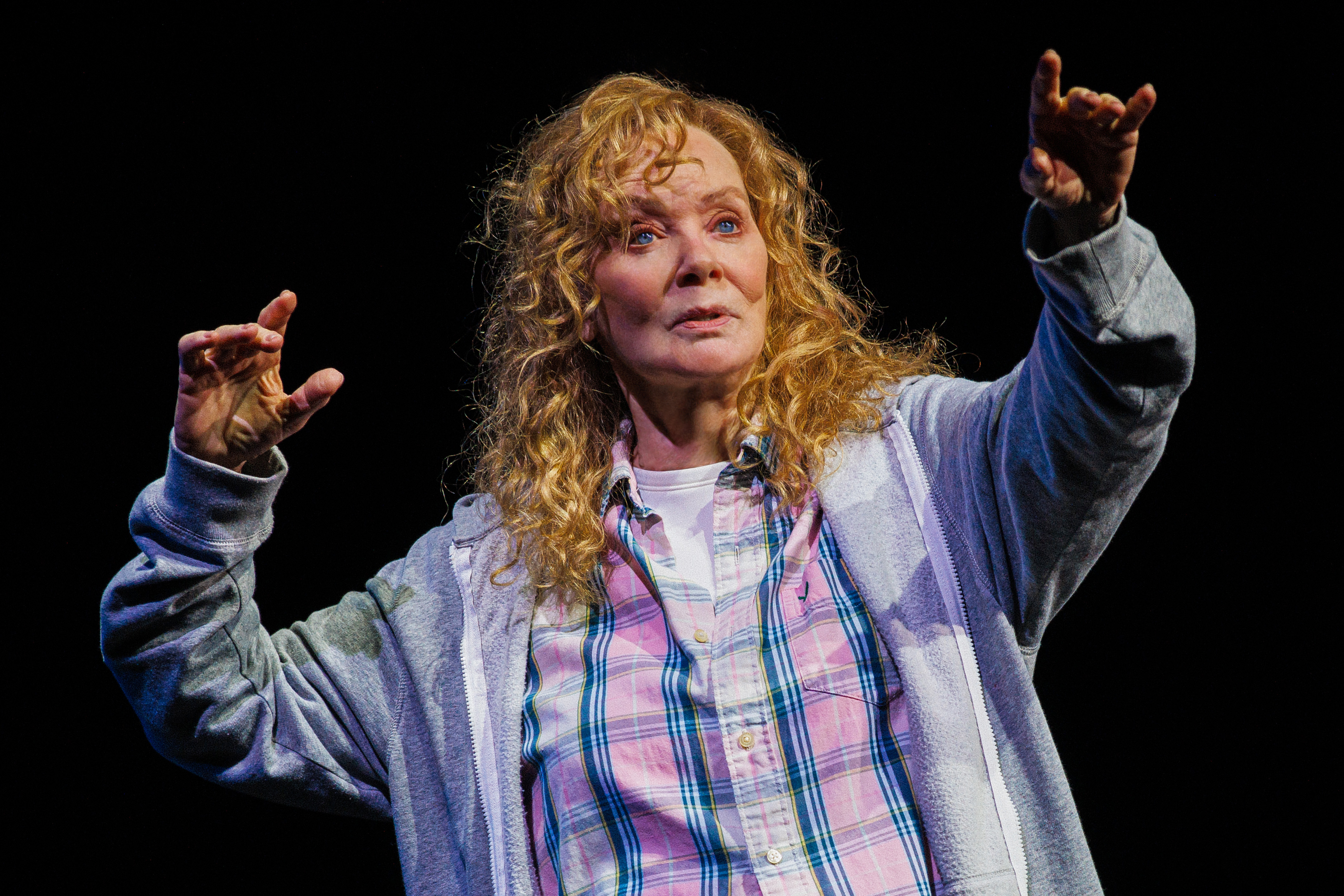 Review: Jean Smart Delivers a Riveting Solo Turn in Domestic Violence ...
